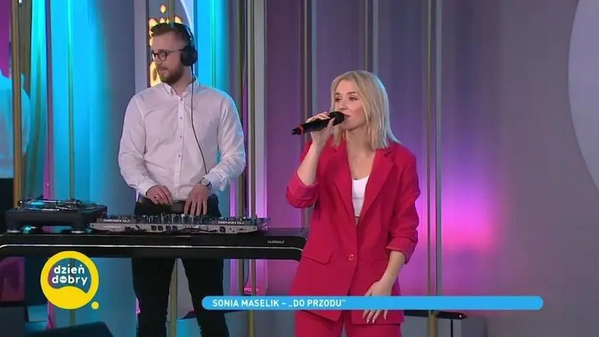 Sonia Maselik - "Do przodu". Wokalistka zaprezentowała singiel na scenie Dzień Dobry TVN - Dzień ...