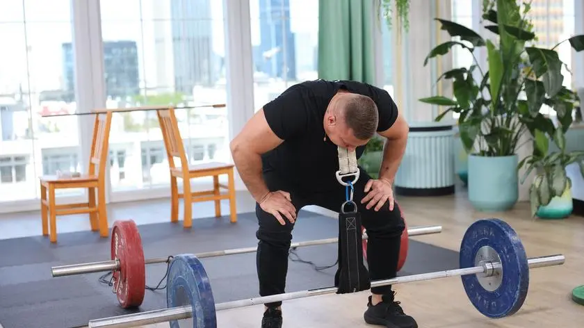 Rafał Jaroszewski, siłacz z "Mam talent!" dał popis w Dzień Dobry TVN ...