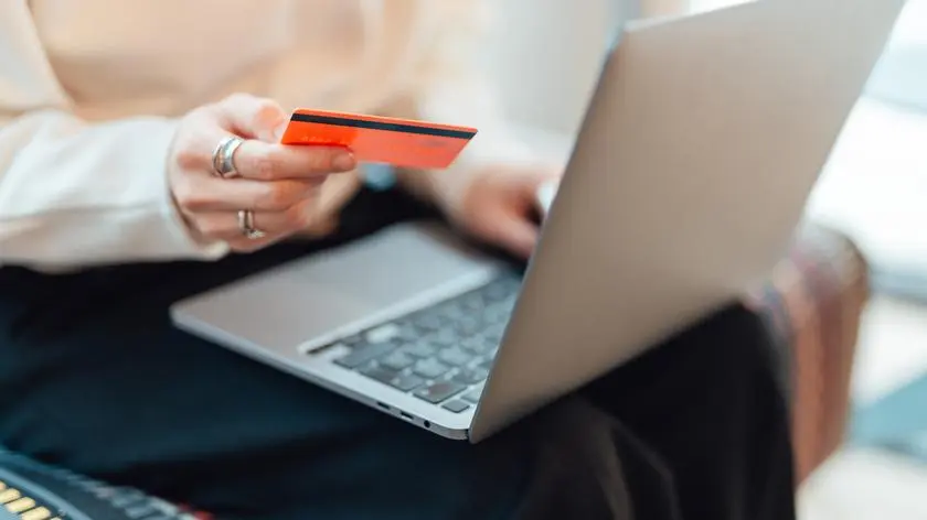 Oszust podszywał się pod menadżera gwiazdy. Straciła 200 tysięcy złotych - Dzień Dobry TVN