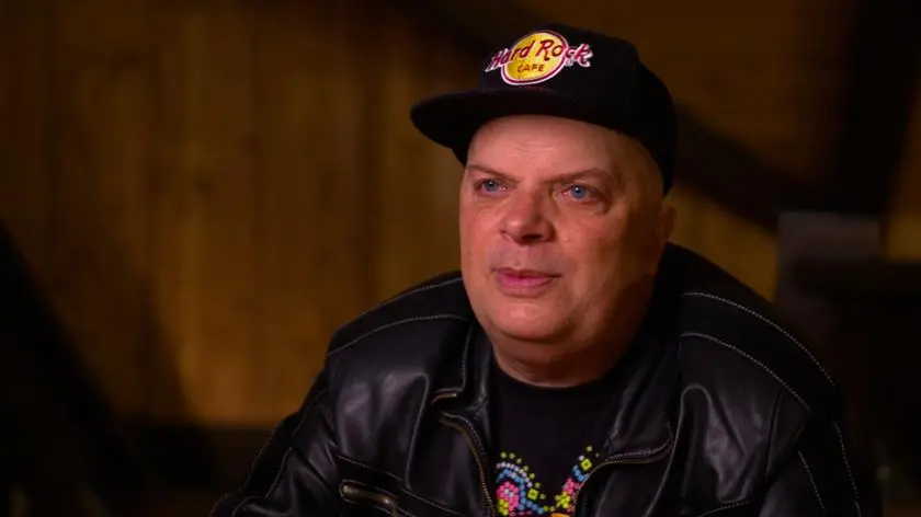 Flipery, kasety VHS i szerokie spodnie. Moda z lat 90. powraca jak ...