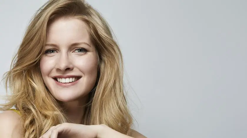 "Syrup blonde" to najmodniejsza koloryzacja na wiosnę. Ten odcień ...