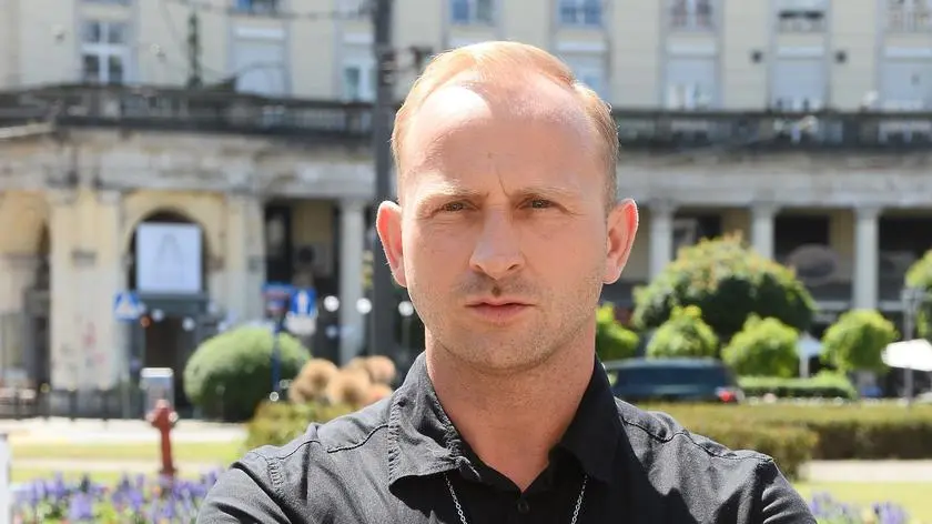 Borys Szyc schudł 15 kg w 4 miesiące. Ujawnia, jak ćwiczył i co ...