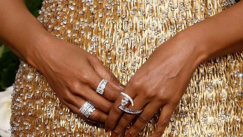 Dubajski manicure to jeden z najgorętszych trendów lata 2025. Sprawdź ...