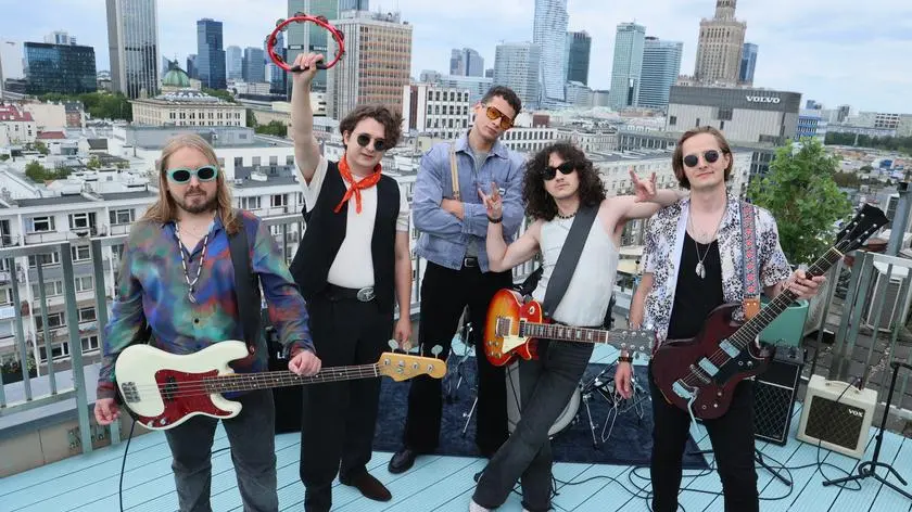 Carol Markovsky w utworze "Tak mi mów". Jak wypadł zespół? - Dzień ...