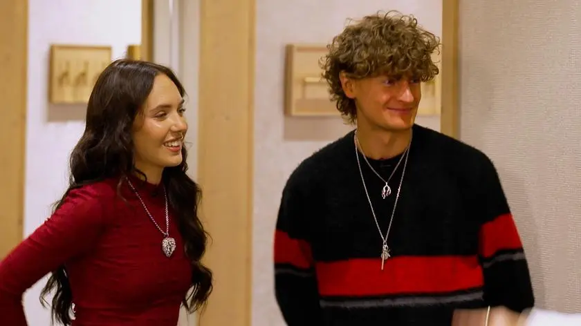 Zalia wyraża siebie poprzez muzykę i modę. Jej stylizacje wpisują się w ...