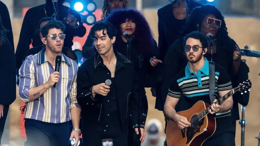 Jonas Brothers po raz pierwszy wystąpią w Polsce. Kiedy? - Dzień Dobry TVN