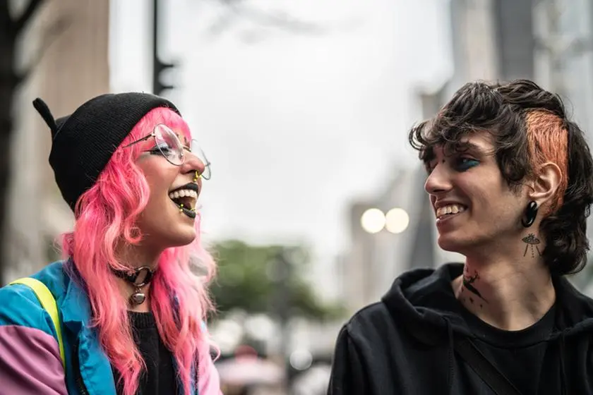 Co to jest i czym się charakteryzuje subkultura emo? - Dzień Dobry TVN