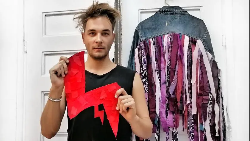 Jackob Buczyński tworzy błyskawice - symbol Strajku Kobiet. Wywiad z polskim projektantem ...