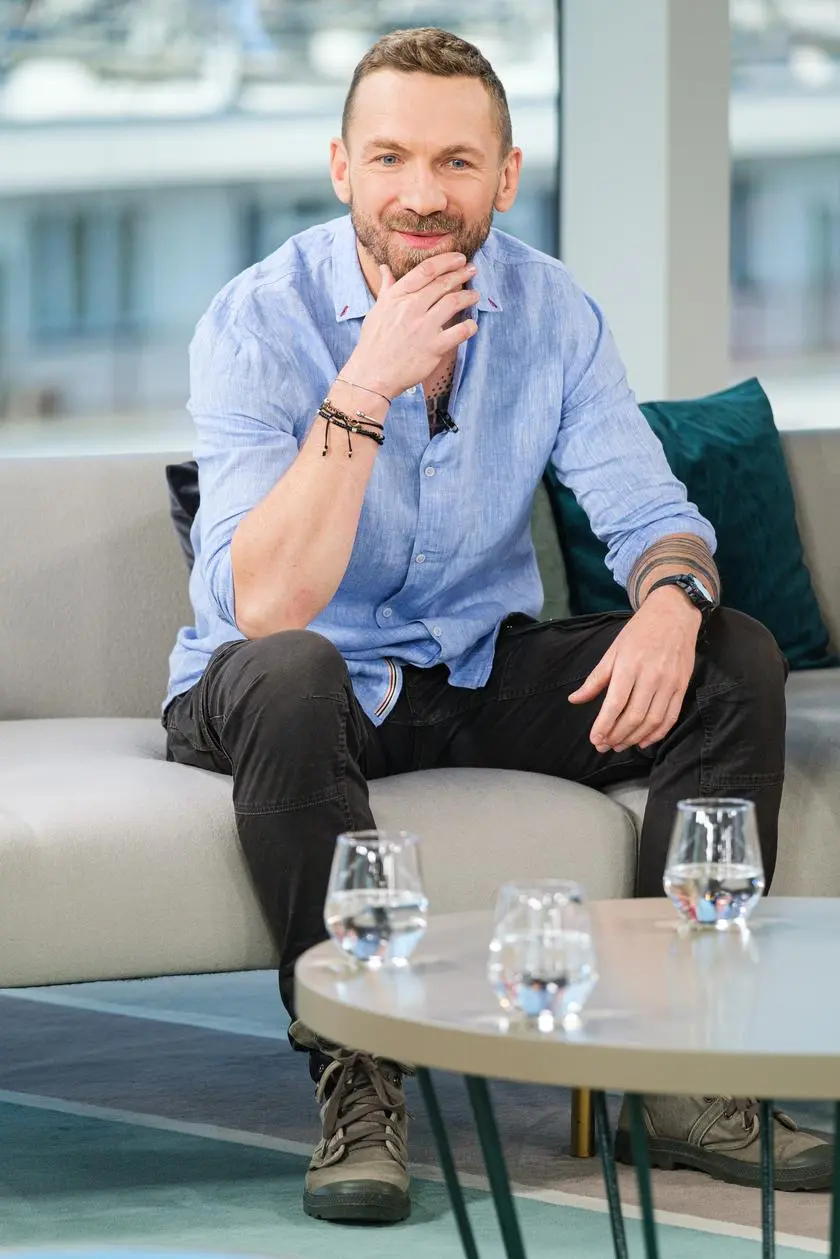 Przemek Kossakowski zaskoczony przez fankę niezwykłym gestem - Dzień Dobry TVN