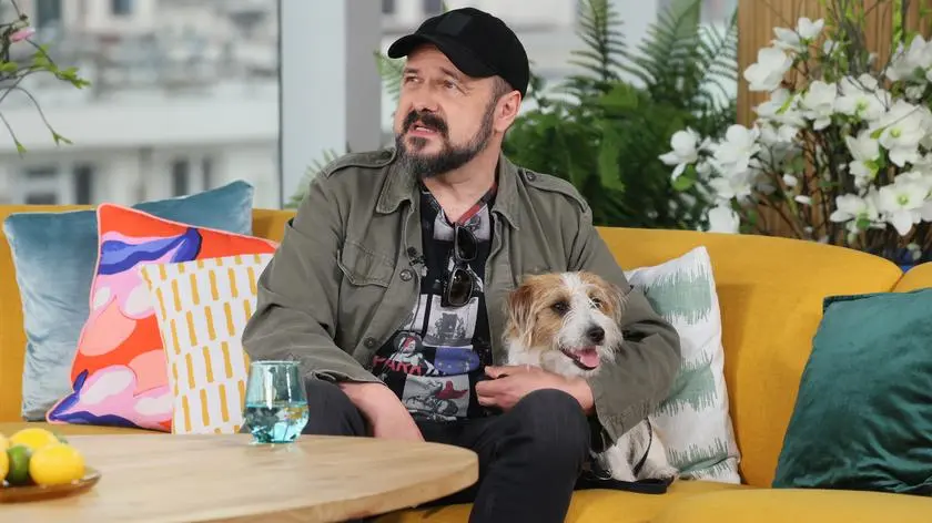 Dr Misio w utworze "Chory na Polskę" na scenie Dzień Dobry TVN - Dzień ...