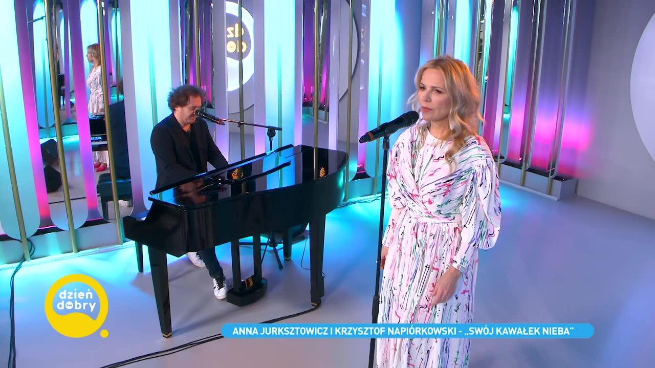 Anna Jurksztowicz i Krzysztof Napiórkowski na scenie Dzień Dobry TVN z utworem "Swój kawałek ...