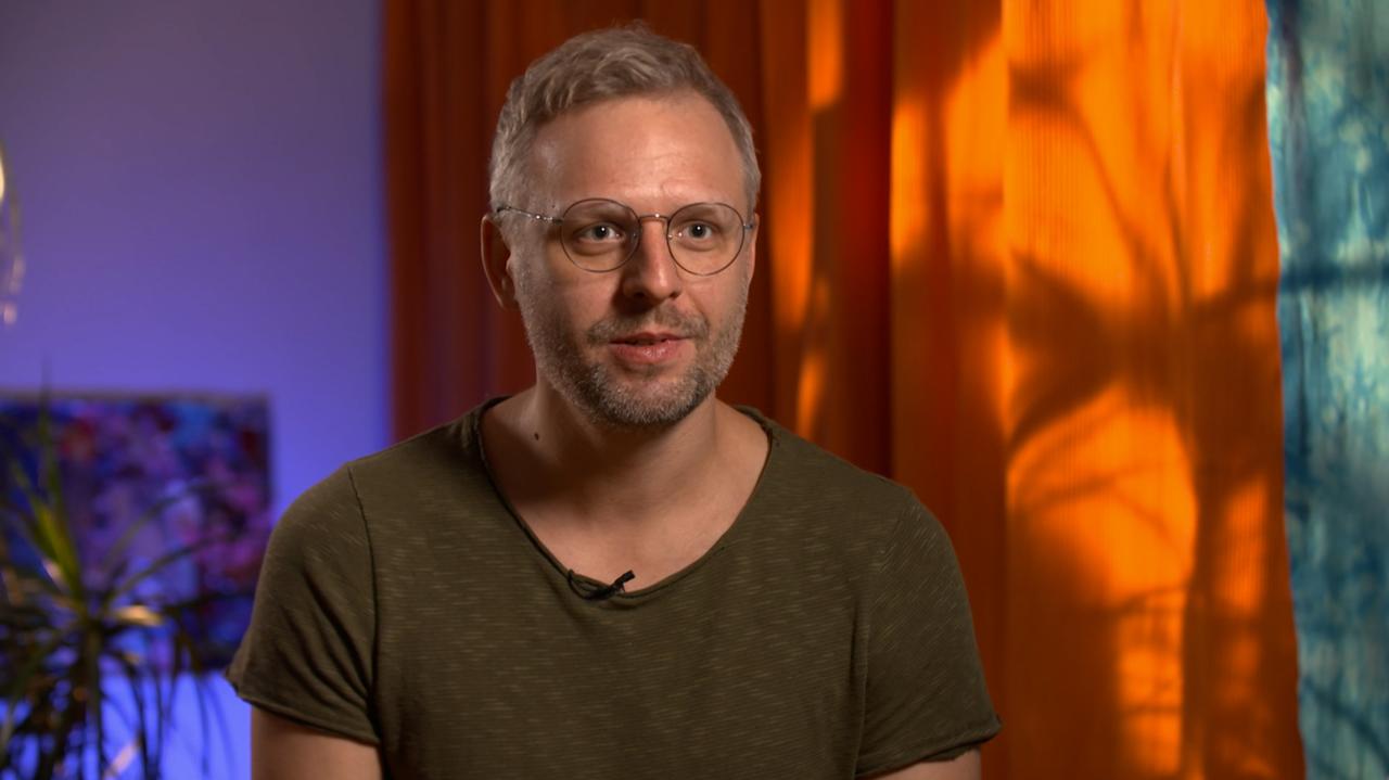 Karol Jaśkowiak o pracy perfumiarza. Jak tworzy się zapachy? - Dzień ...