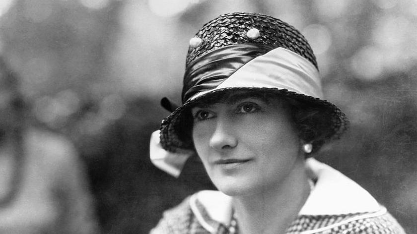 Coco Chanel podbiła rynek mody. Wszystkie kobiety powinny być jej ...