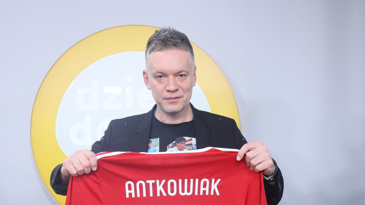 Krzysztof Antkowiak kończy 50 lat. Jak wspomina utwór "Zakazany owoc ...