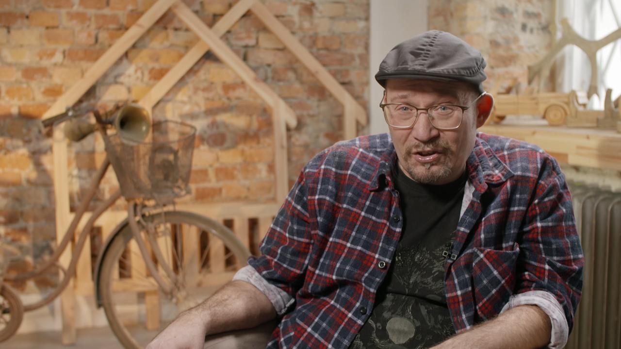 Tworzy niezwykłe drewniane łóżeczka dla dzieci. Kim jest Adam Kubacki ...