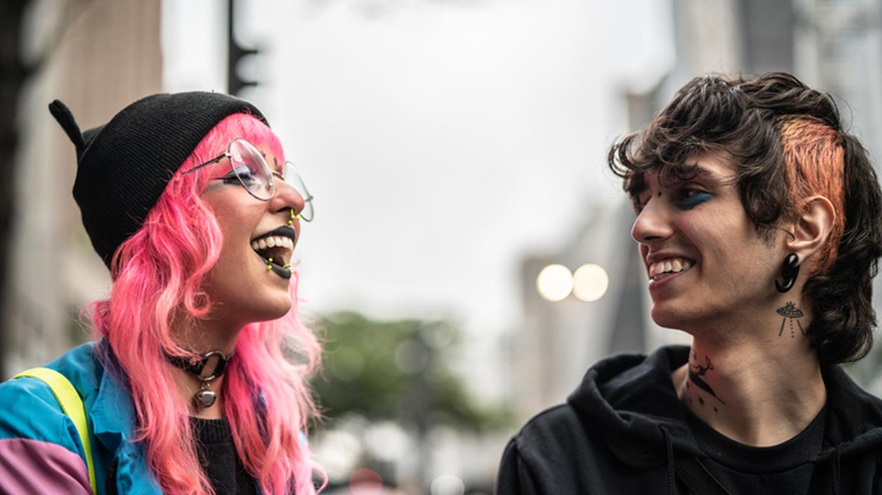 Co to jest i czym się charakteryzuje subkultura emo? - Dzień Dobry TVN