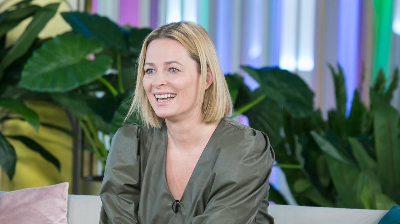 Odeta Moro zachwyca stylizacją z malinową marynarką. Ten kolor to hit ...