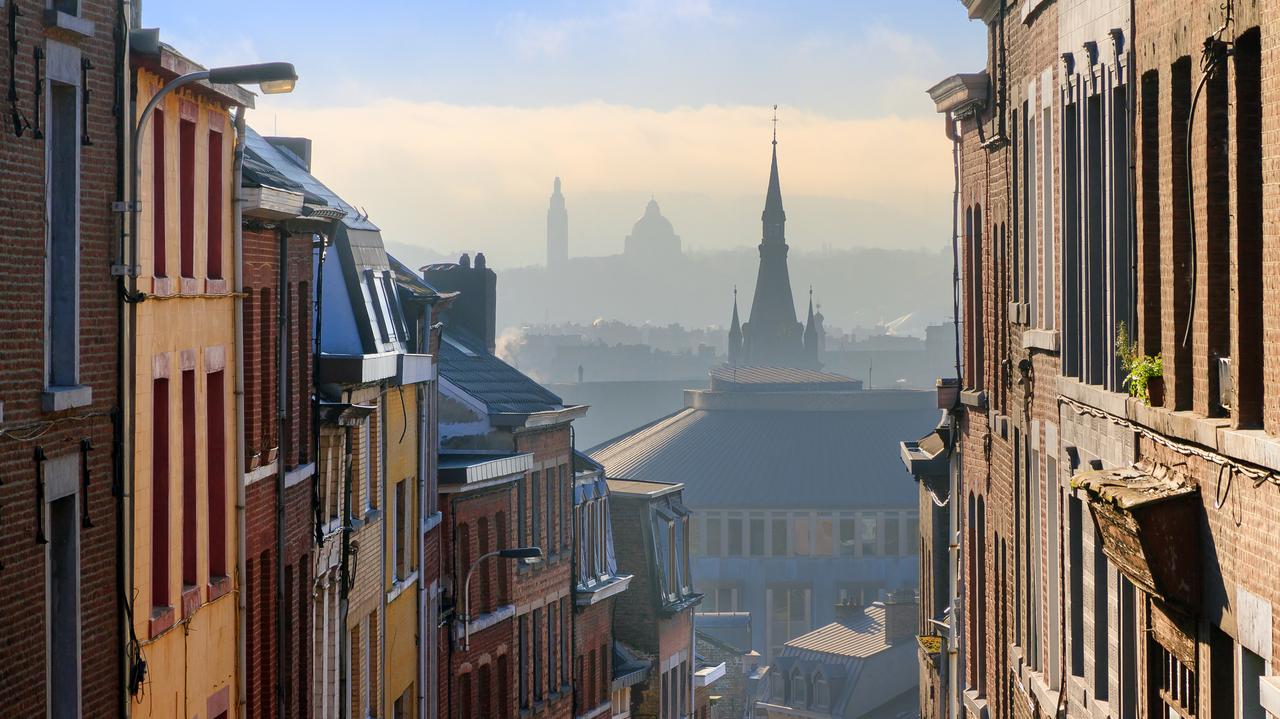 Liege - miasto leżące nad rzeką. Co warto zwiedzić? - Dzień Dobry TVN